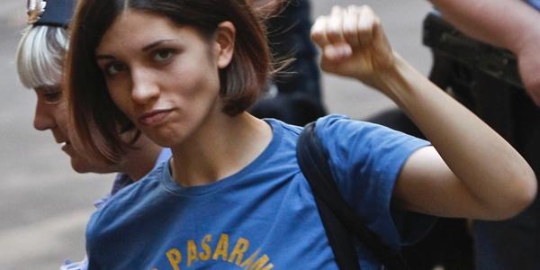Integrante Do Grupo Russo Pussy Riot é Hospitalizada