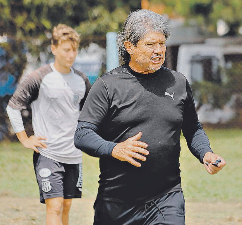 Ídolo da Ponte, Edson Boaro é preparador de novos talentos