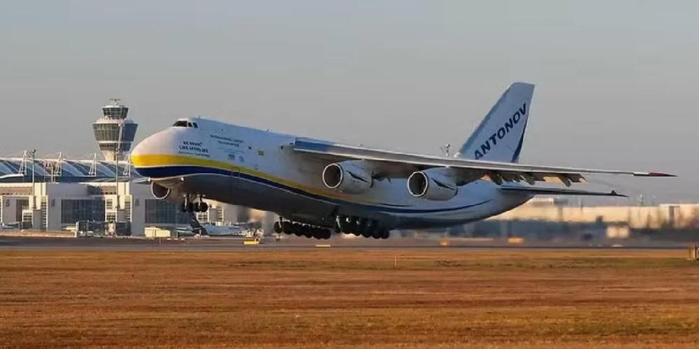 Maior avião de carga do mundo, Antonov AN-124, pousa em Campinas ...
