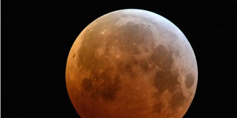 Lua de sangue: eclipse lunar total ocorre neste domingo
