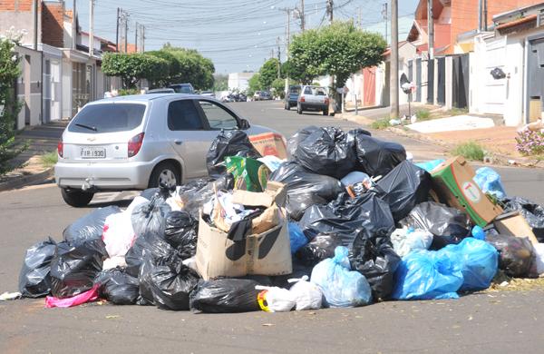 Najar quer reabrir aterro para tirar o lixo acumulado nas ruas
